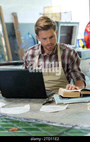 Artisan glass, detail of manual worker working with molten glass, craft ...