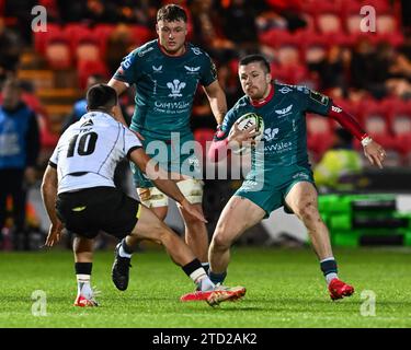 Steff Evans of Scarlets makes a break during the European Rugby ...