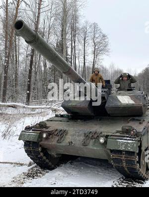 15 December 2023, Lithuania, Rukla: A Leopard 2 A6 tank stands at the ...