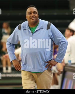 Tulane Green Wave head coach Ron Hunter talks to his team during a ...