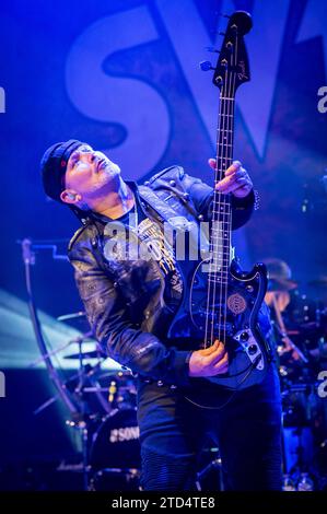 Lee Small on bass Stock Photo - Alamy