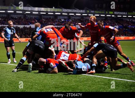 Bath Rugby's Tom Dunn scores a try during the Gallagher Premiership ...