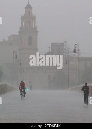 Valencia, 09/22/2014. Rain in the city. Photo: Rober Solsona. Archdc ...