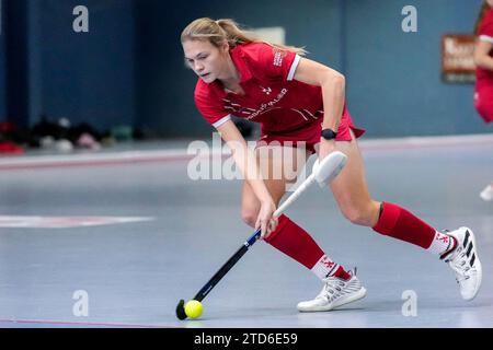 Ines Wanner (TSVMH, 11), am Ball, Freisteller, Ganzkörper, Einzelbild ...