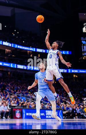 Kentucky guard Rob Dillingham (0) shoots over Auburn guard Denver Jones ...