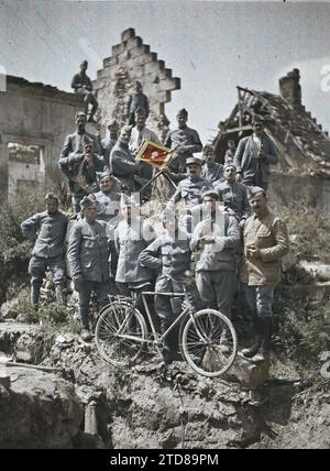 Chivres, Aisne, France The non-commissioned officers of the 370th ...