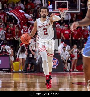 Rutgers Scarlet Knights guard Noah Fernandes (2) drives toward the ...