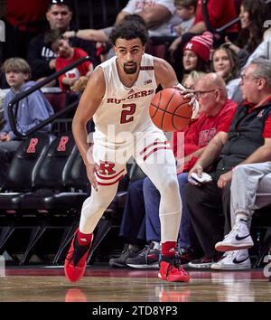 Rutgers Scarlet Knights guard Noah Fernandes (2) drives toward the ...