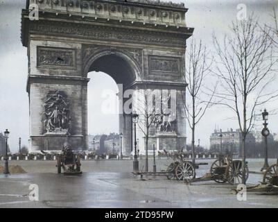 Paris (8th arrondissement), France Canons and decorations on Place de la Concorde for the ...