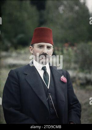 Reth, Albania Essad Pasha in the garden of its agricultural field ...