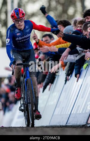 Dutch Pim Ronhaar crosses the finish line at the elite men's race of ...
