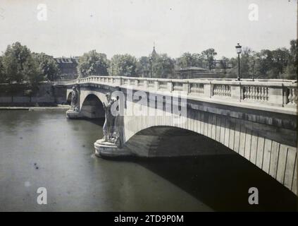 Paris (7th arr.), France The Alma and the Zouaves bridge Stock Photo ...