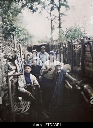 Conchy-les-Pots, Oise, Picardy, France scene showing soldiers in a ...