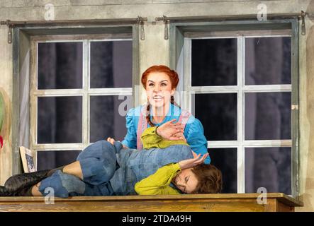 l-r: Anna Stephany (Hansel), Anna Devin (Gretel) in HANSEL AND GRETEL ...