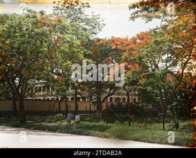 Hà-Nôi, Tonkin, Indochina Le Petit Lac or Hoan-Kiem-ho ("Lake of the ...