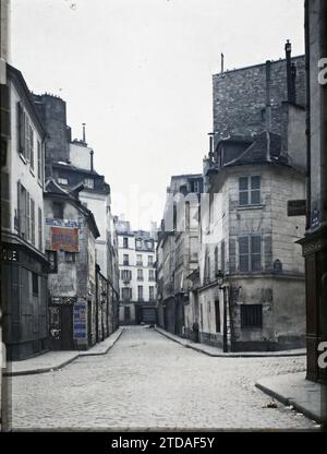 Paris (3rd arr.), France Rue des Etuves-Saint-Martin from rue Beaubourg ...
