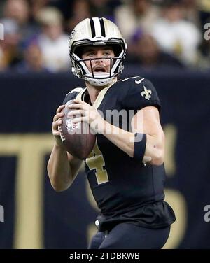 New Orleans Saints quarterback Derek Carr (4) looks to pass during an ...