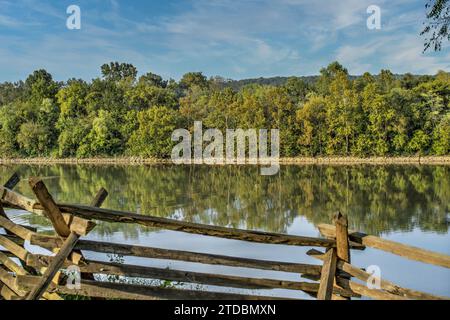 The Cumberland River running through Fort Donelson National Battlefield ...
