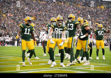 Green Bay Packers guard Sean Rhyan (75) and Green Bay Packers place ...