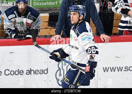 John Broda (Iserlohn Roosters, #22) Jake Ustorf (Nuernberg Ice Tigers ...