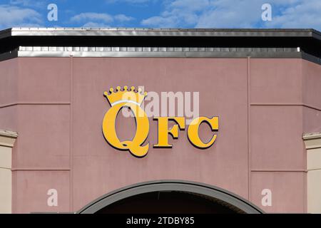 Kroger grocery store logo sign in downtown Columbus, Ohio Stock Photo ...