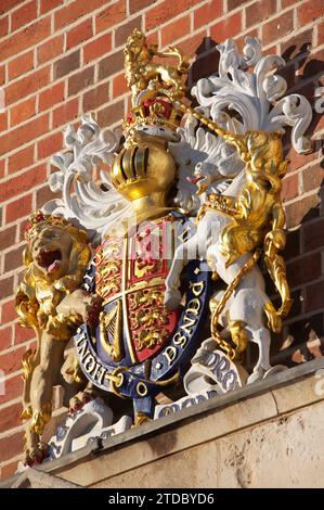 Royal heraldic coats of arms above the entrance to Linlithgow Palace ...