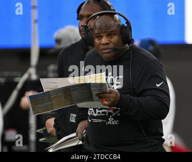 Los Angeles Rams offensive coordinator Kevin O'Connell stands on the ...