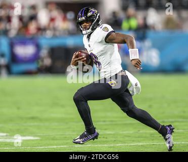 Baltimore Ravens' Lamar Jackson (8) runs for 11 yards in the second ...