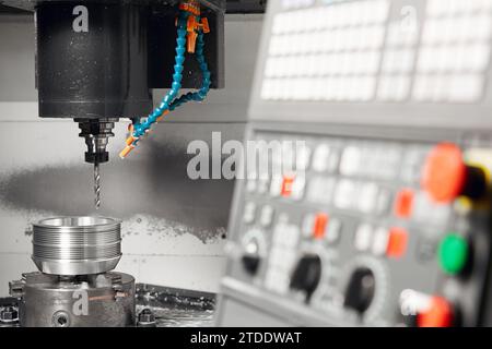 The CNC milling machine cuts the metal parts with a milling machine ...