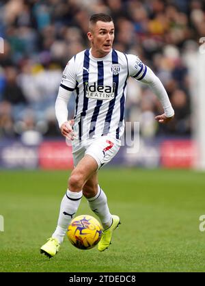 Jed Wallace #17 of West Bromwich Albion looks dejected during the Sky ...
