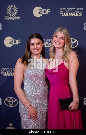 Emma Malewski (links, Turnerin) auf dem roten Teppich, GER, Sportler ...