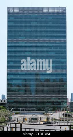View of the United Nations Secretariat Building, a skyscraper at the ...