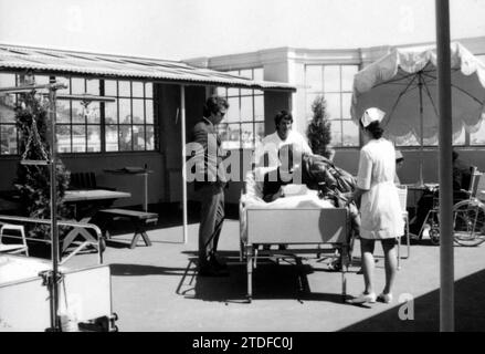 CLINT EASTWOOD RENI SANTONI and LYN EDGINGTON on set location candid ...
