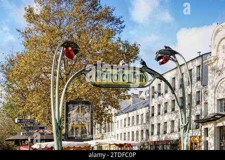 Montmartre, Paris, France - Iconic art nouveau Paris Metro ...