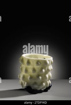 Lobble cup on legs, anonymous, c. 1600 - c. 1650 Small lump cup with ...