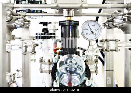 Manometer of standard laboratory chemical glass reactor Stock Photo - Alamy
