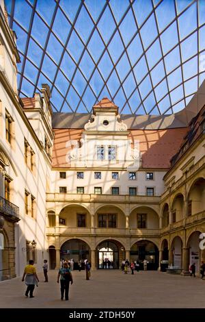 Residential palace small courtyard Stock Photo - Alamy