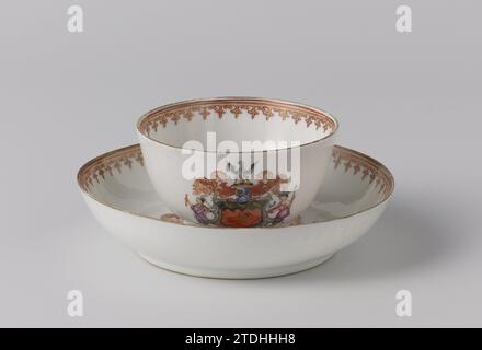 Cup with the arms of the Lovelace family, anonymous, c. 1725 - c. 1749 ...