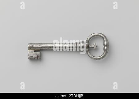Pipe key, c. 1600 Pipe key whose ring -shaped eye above the disc on the ...