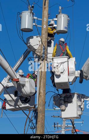 Detroit, Michigan - Electrical linemen, working for DTE Energy, replace ...