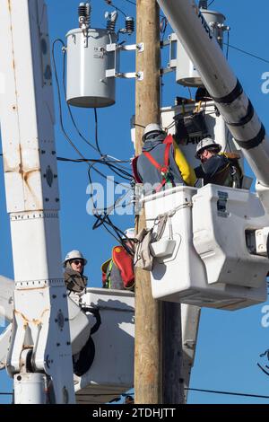 Detroit, Michigan - Electrical linemen, working for DTE Energy, replace ...