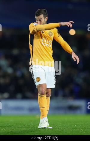 Harry Winks #8 of Leicester City during the pre-game warmup ahead of ...