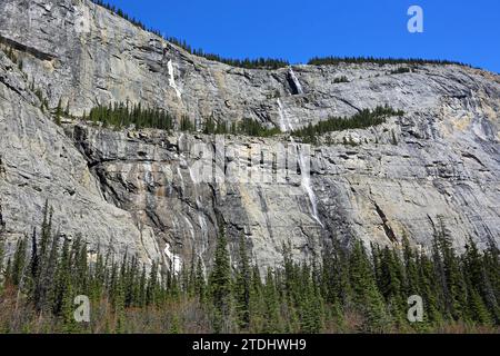 Icefield Parkway and Weeping Wall, Canada Stock Photo - Alamy