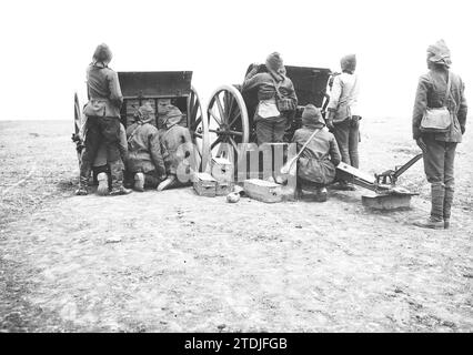 11/30/1914. From the Turkish army. Artillery Soldiers, with their new ...