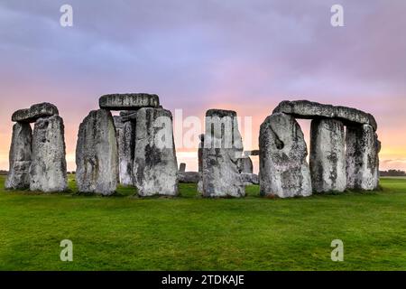 STONEHENGE (3000-2000 BCE) SALISBURY WILTSHIRE UNITED KINGDOM Stock ...
