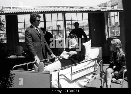 CLINT EASTWOOD RENI SANTONI and LYN EDGINGTON on set location candid ...