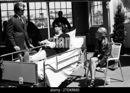 CLINT EASTWOOD RENI SANTONI and LYN EDGINGTON on set location candid ...