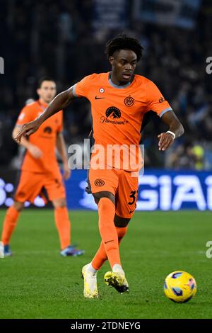 Yann Aurel Bisseck of Fc Internazionale in action during the UEFA ...
