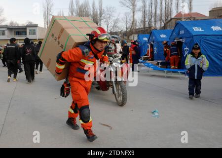 (231219) -- LINXIA, Dec. 19, 2023 (Xinhua) -- This aerial photo shows a ...