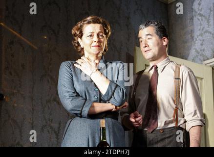 Greta Scacchi (Hester Collyer), Tim McMullan (Mr Miller) in THE DEEP ...